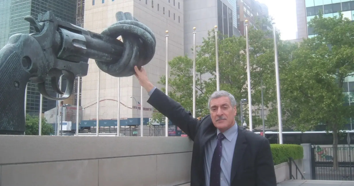 FERHAT MEHENNI : CINQUANTE ANS DE COMBAT PACIFIQUE — Siwel